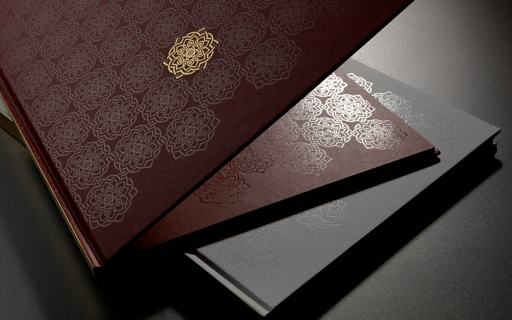 Packshot Factory - Artwork Photography - Brochures hard covers