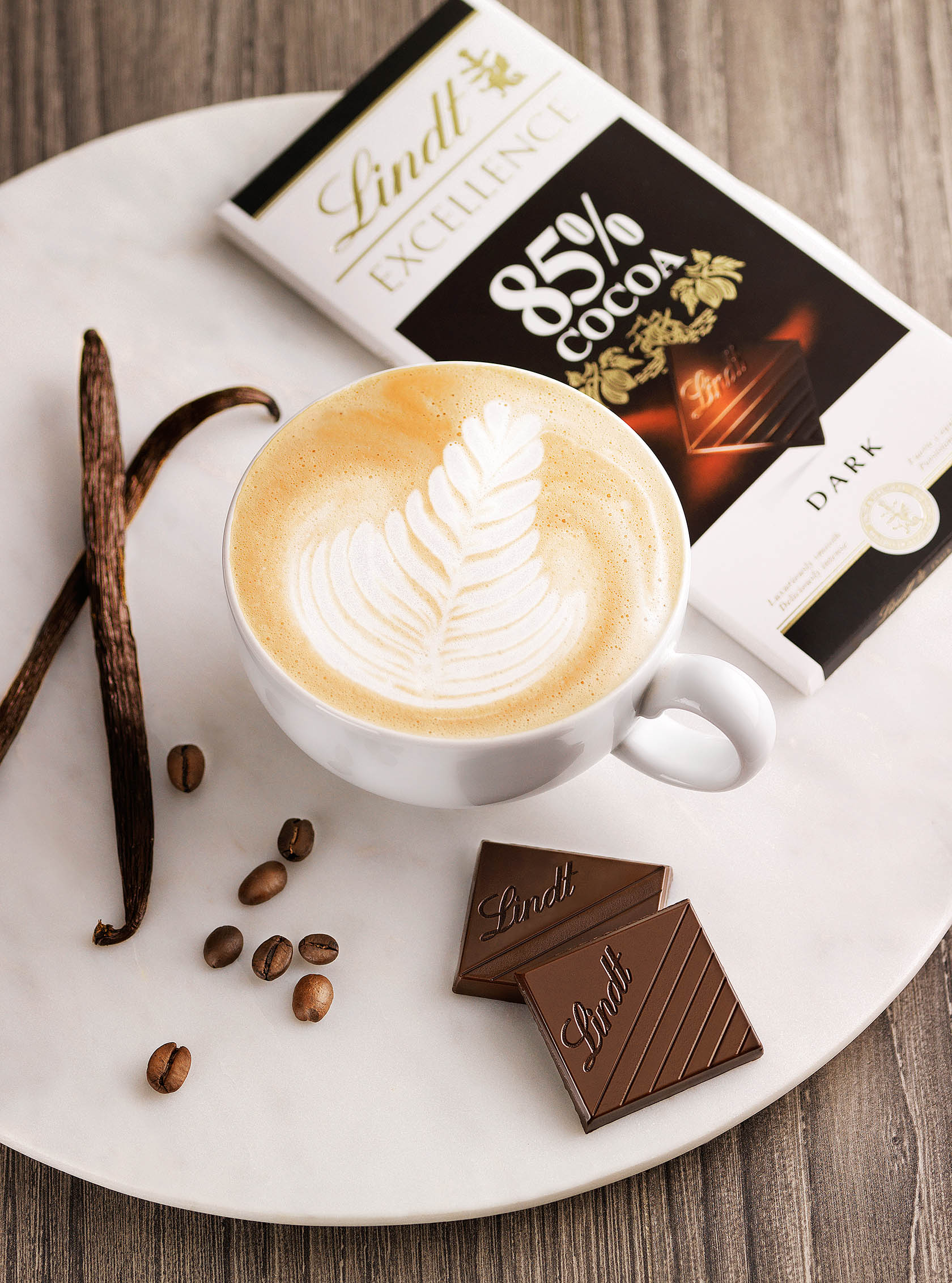 Packshot Factory - Chocolate - Lindt chocolate bar and coffee