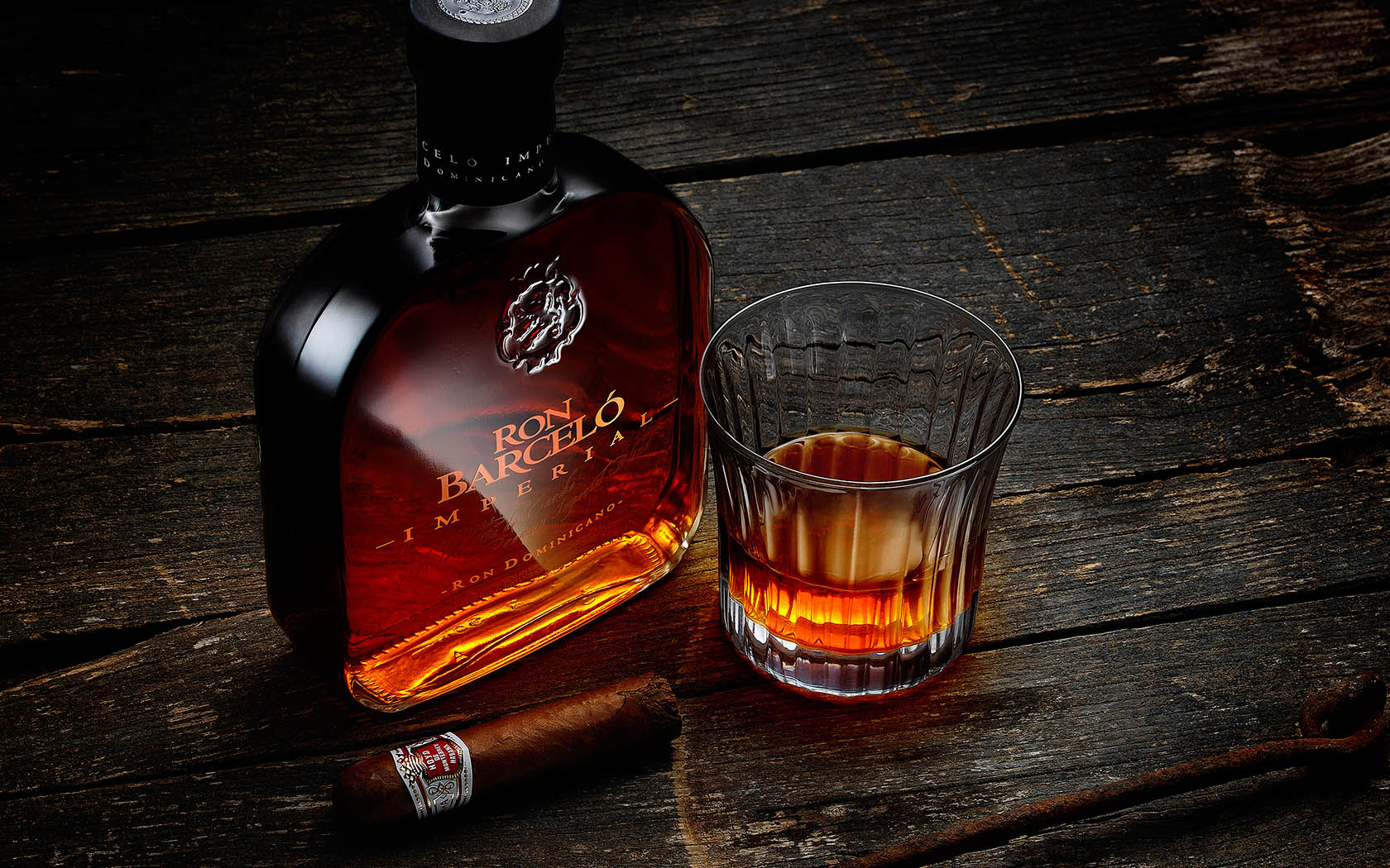 Packshot Factory - Drinks Photography - Ron Barcelo rum bottle and serve