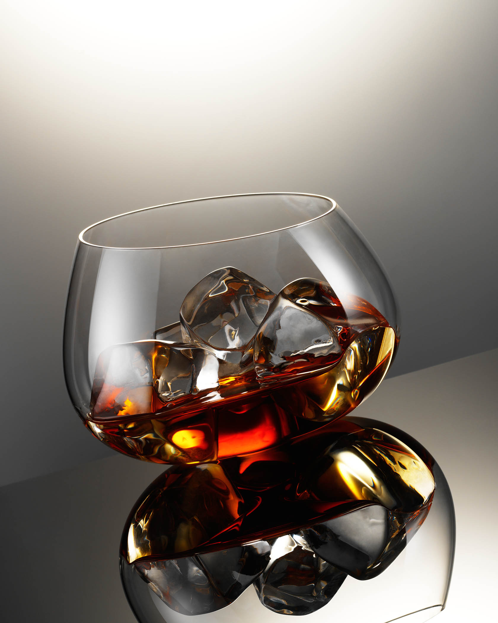 Packshot Factory - Glass - Remy Martin cognac serve