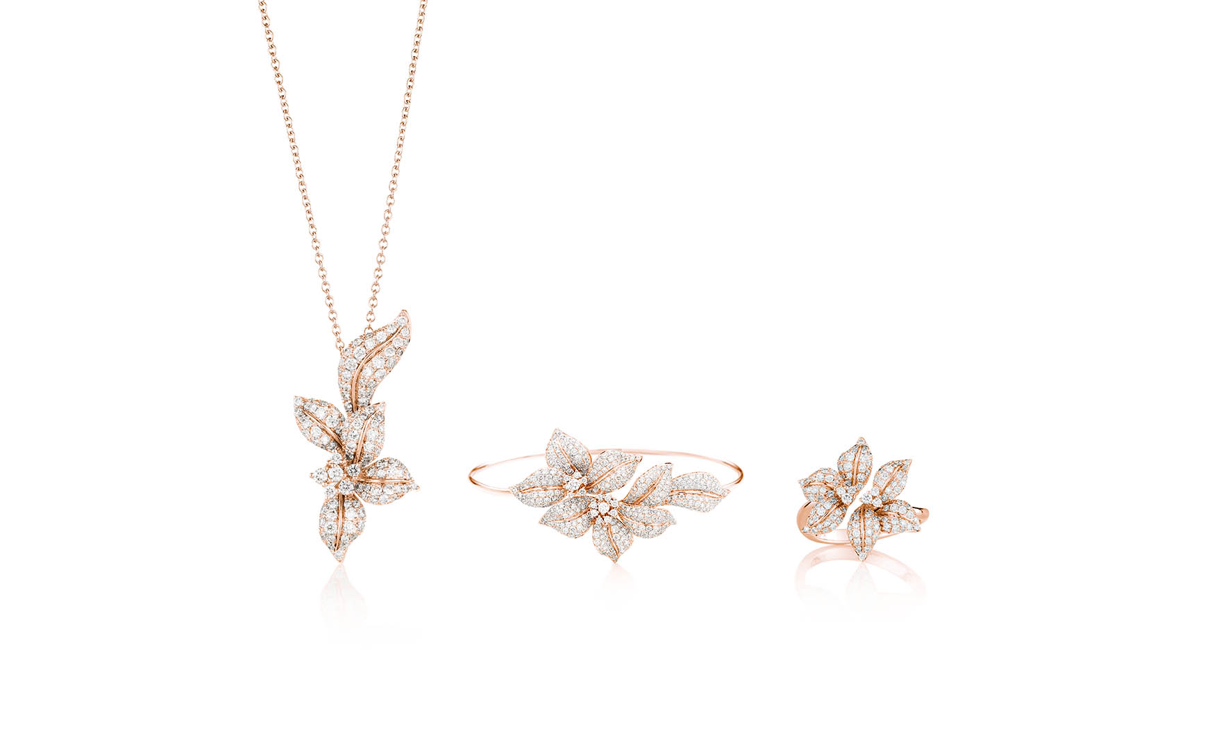 Packshot Factory - Jewellery Photography - Gold jewellery set with diamonds